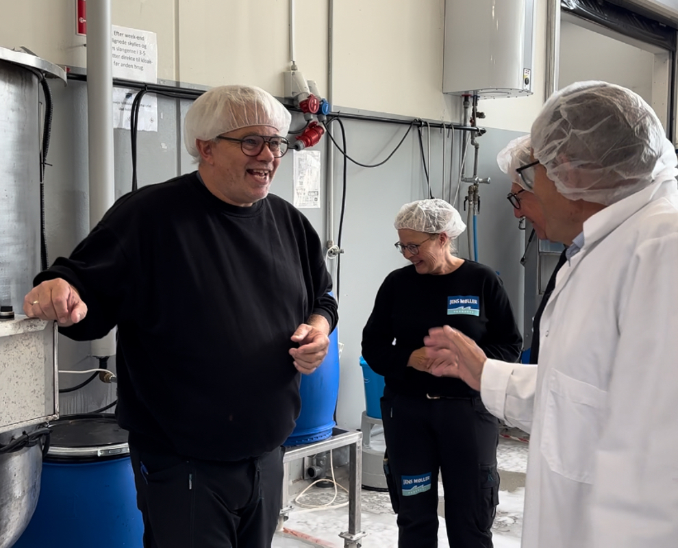 Automated cleaning systems for the food and beverage industry